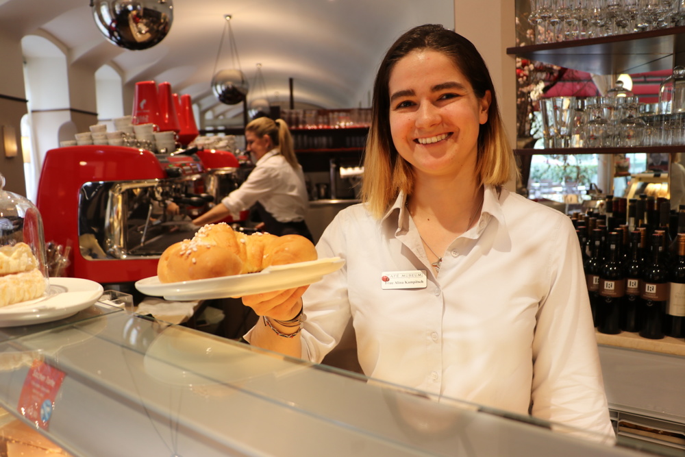 Neue Herausforderung für Alina - Café Museum